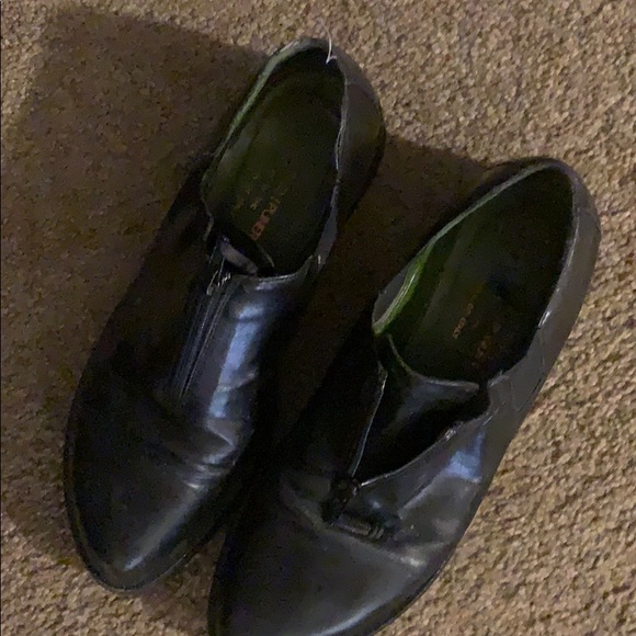 Donald J. Pliner | Shoes | Donald Pliner Black Zip Front Shoes | Poshmark